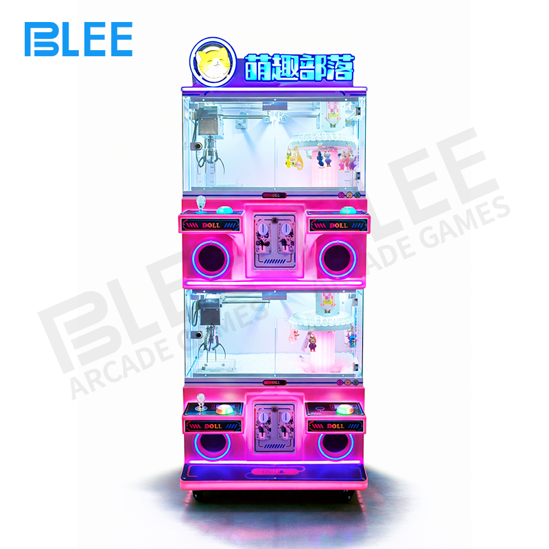 Rotomold Social Blender BLEE 4-Player Mix-Up Arena Interactive Prize ...